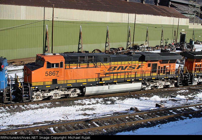 BNSF 5867